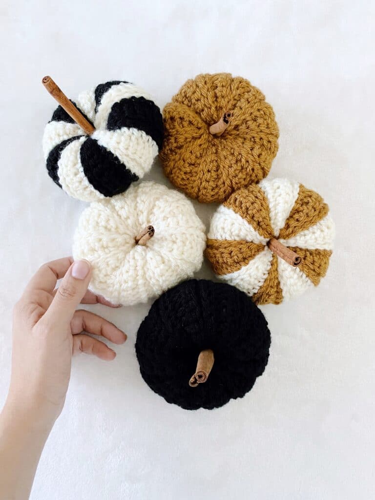 Crochet Mini Pie Appliqué- Free Crochet Pattern - A Crafty Concept