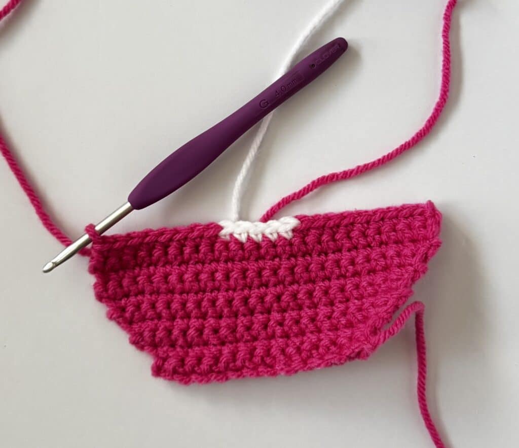 Crochet Cuddle Cat- Free Pattern to Make an adorable Cat holding a ...