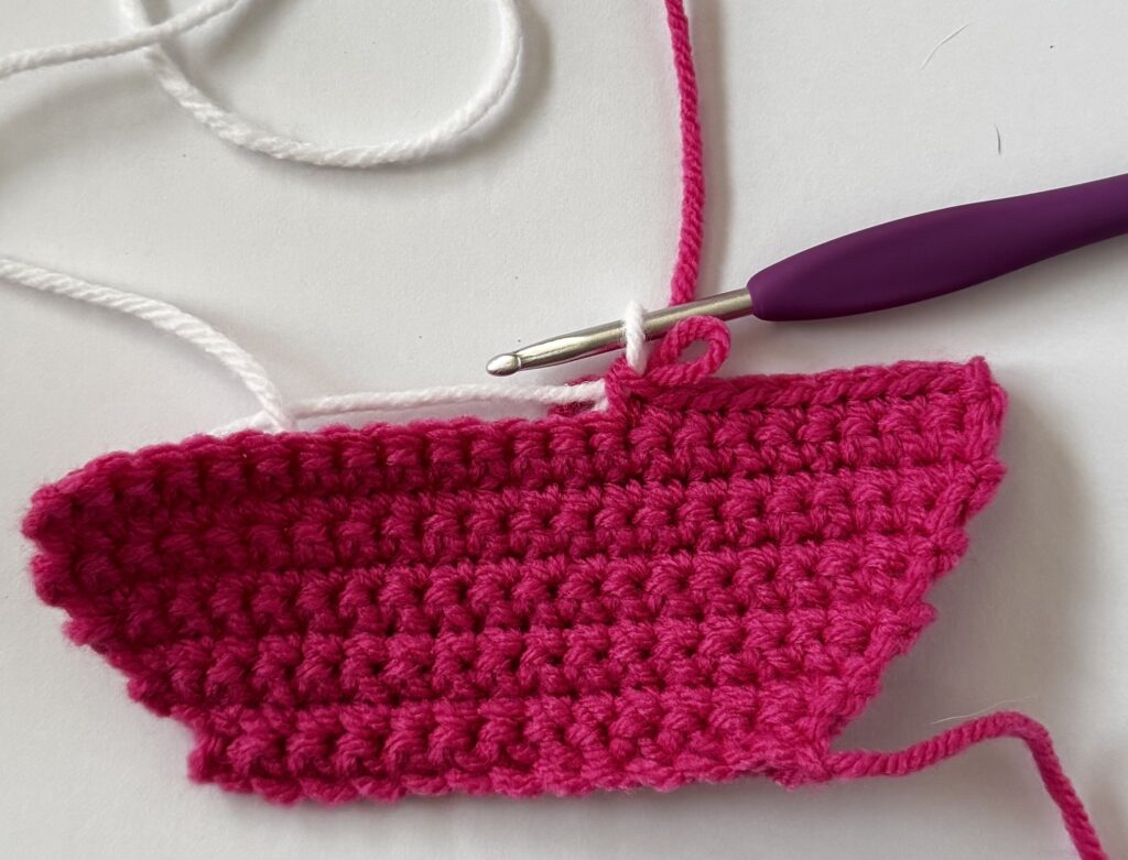 Crochet Cuddle Cat- Free Pattern to Make an adorable Cat holding a ...